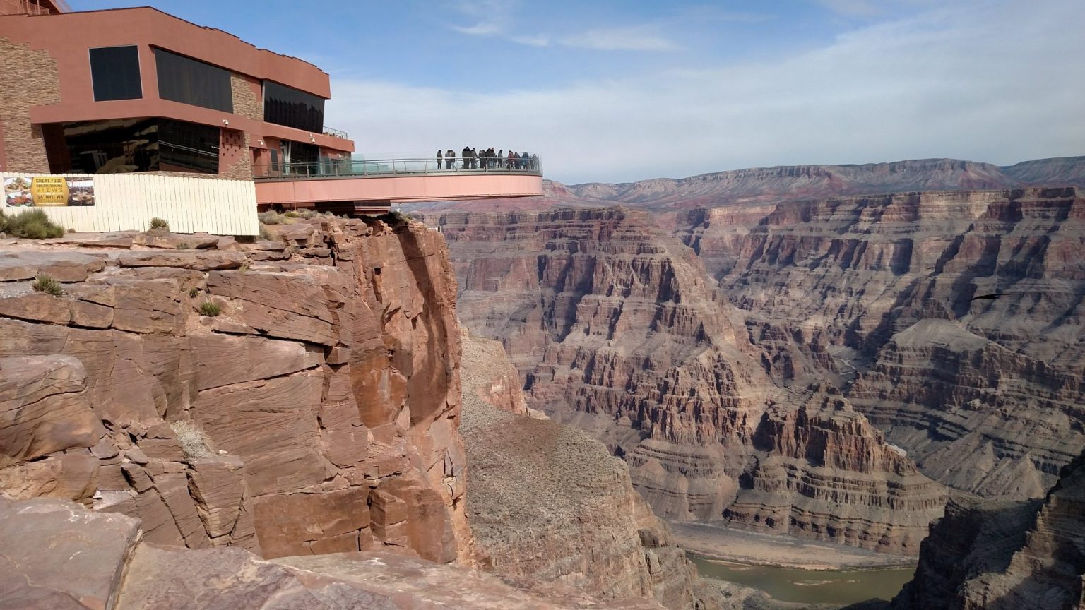 Grand Canyon Skywalk: Aussichtsplattform in luftiger Höhe